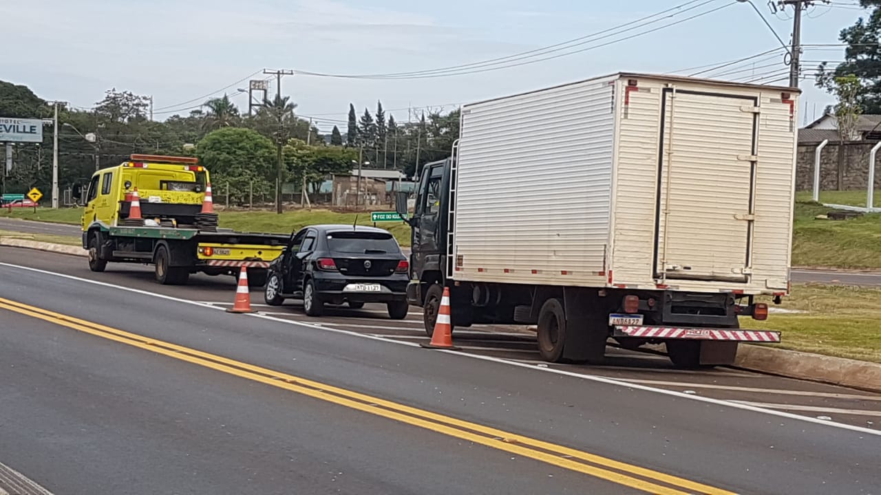 Carro E Caminhão Se Envolvem Em Colisão No Trevo Da Portal Cgn