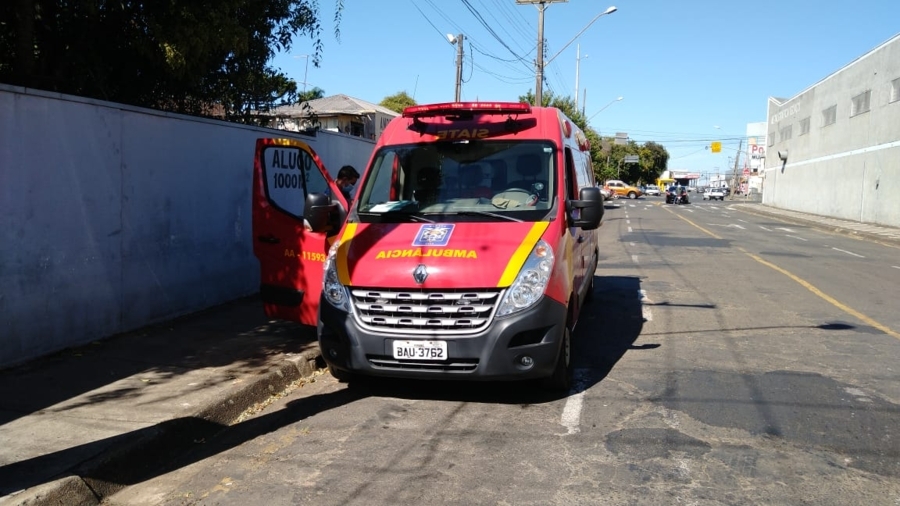 Colisão entre carro e moto deixa um ferido em Ponta Grossa | CGN