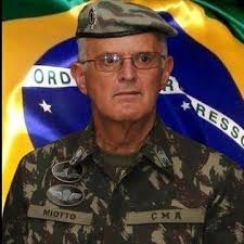 Morre vítima de Covid-19, General Geraldo Miotto, ex-comandante do ...