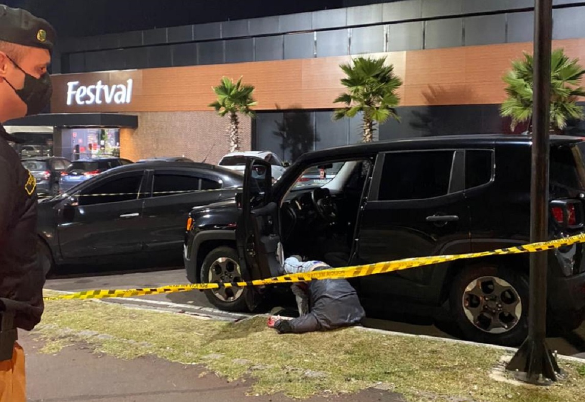 Assaltante morre após tentativa de assalto em Curitiba; policial dono do veículo reage e dispara ...