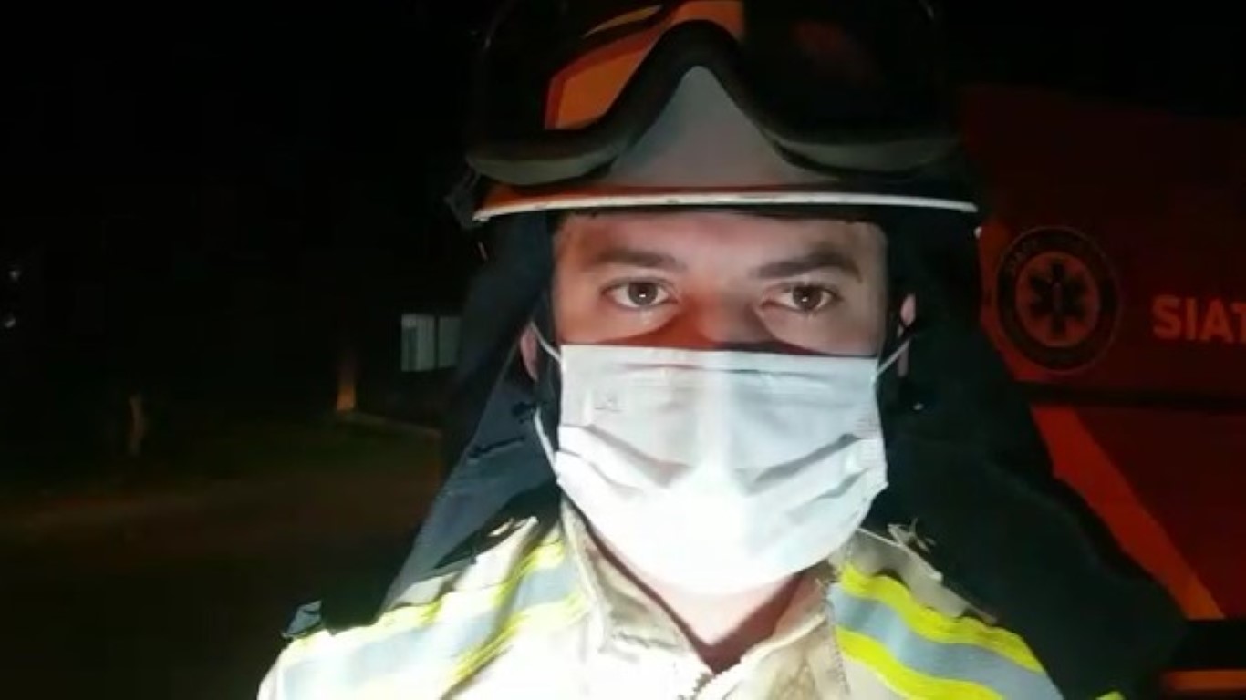 Tenente do Corpo de Bombeiros fala sobre o estado de saúde de jovem de 21 anos após grave colisão