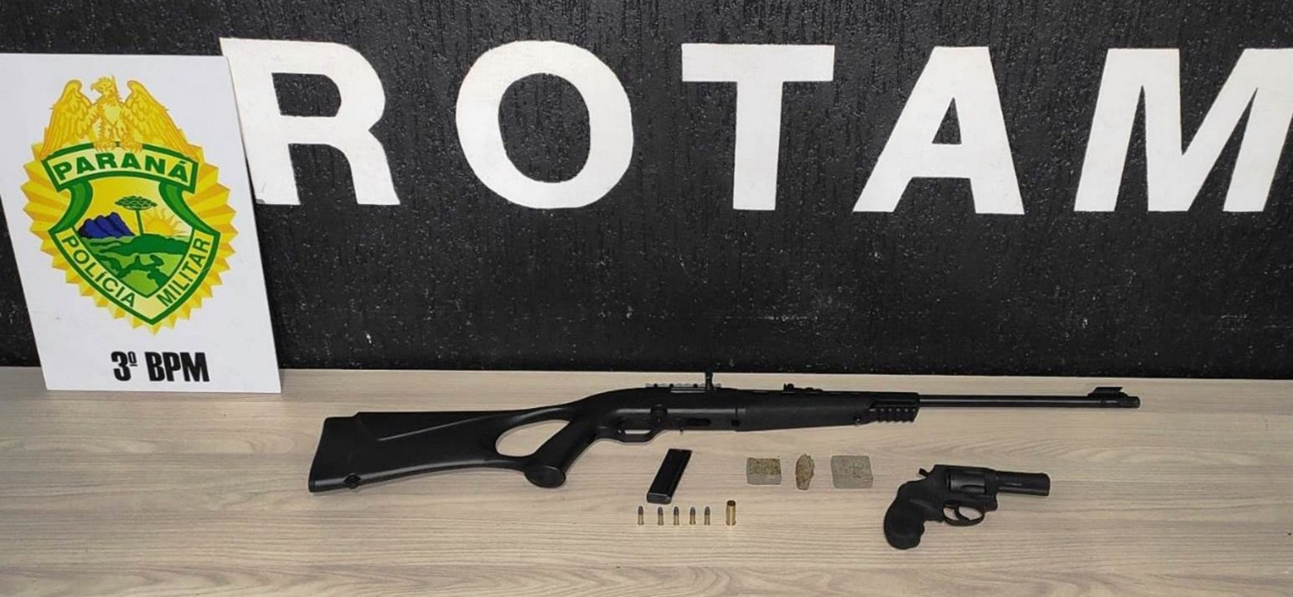 Rifle e revólver foram apreendidos durante Operação Hórus em São João