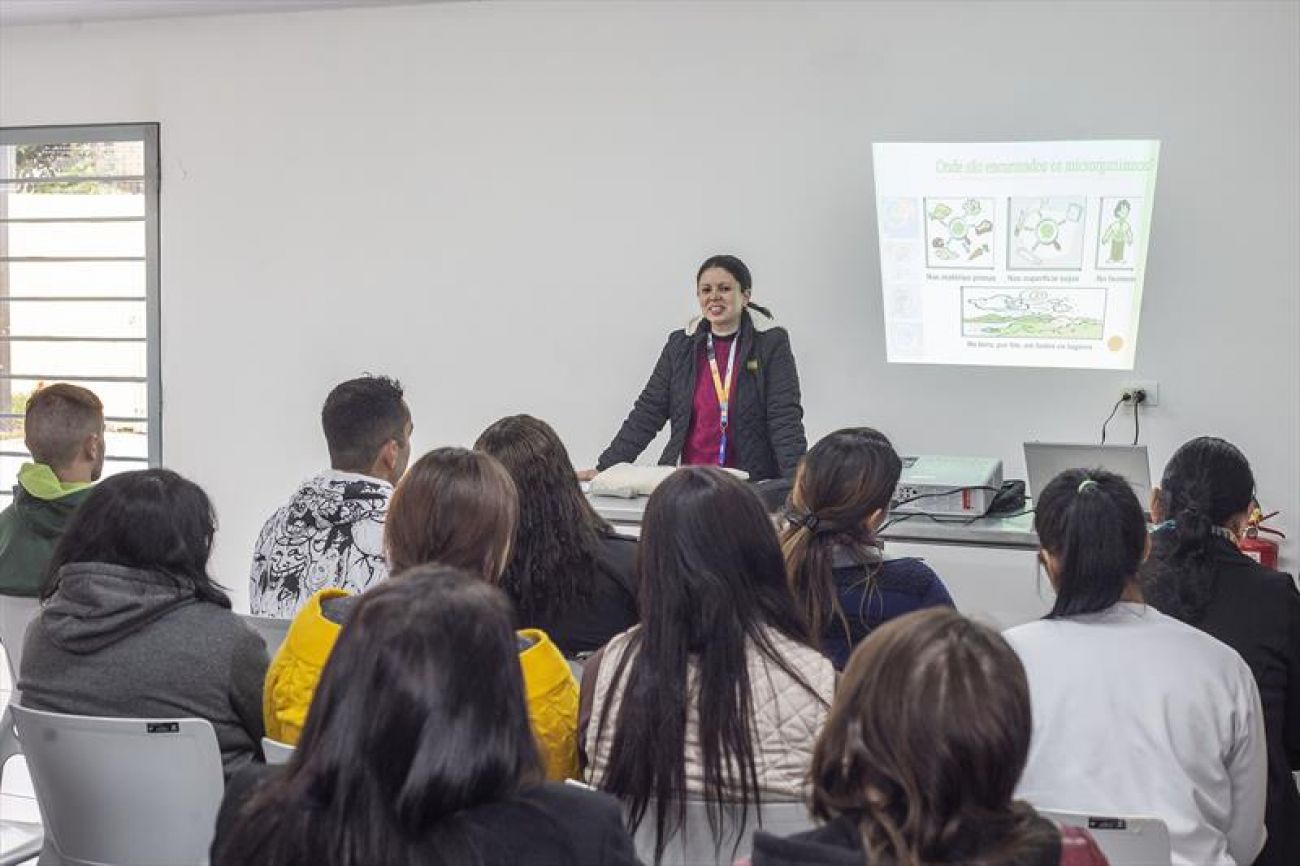 Curitiba - Curso ensina trabalhadores a manipular corretamente os alimentos
