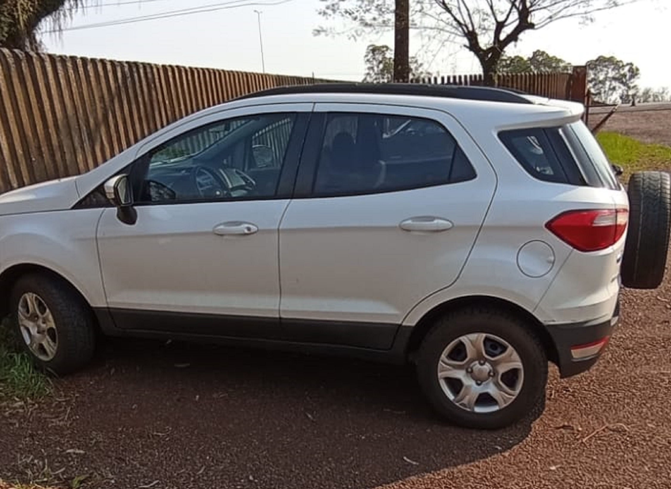 Ford Ecosport placa BAC-5H18 foi furtado no Centro