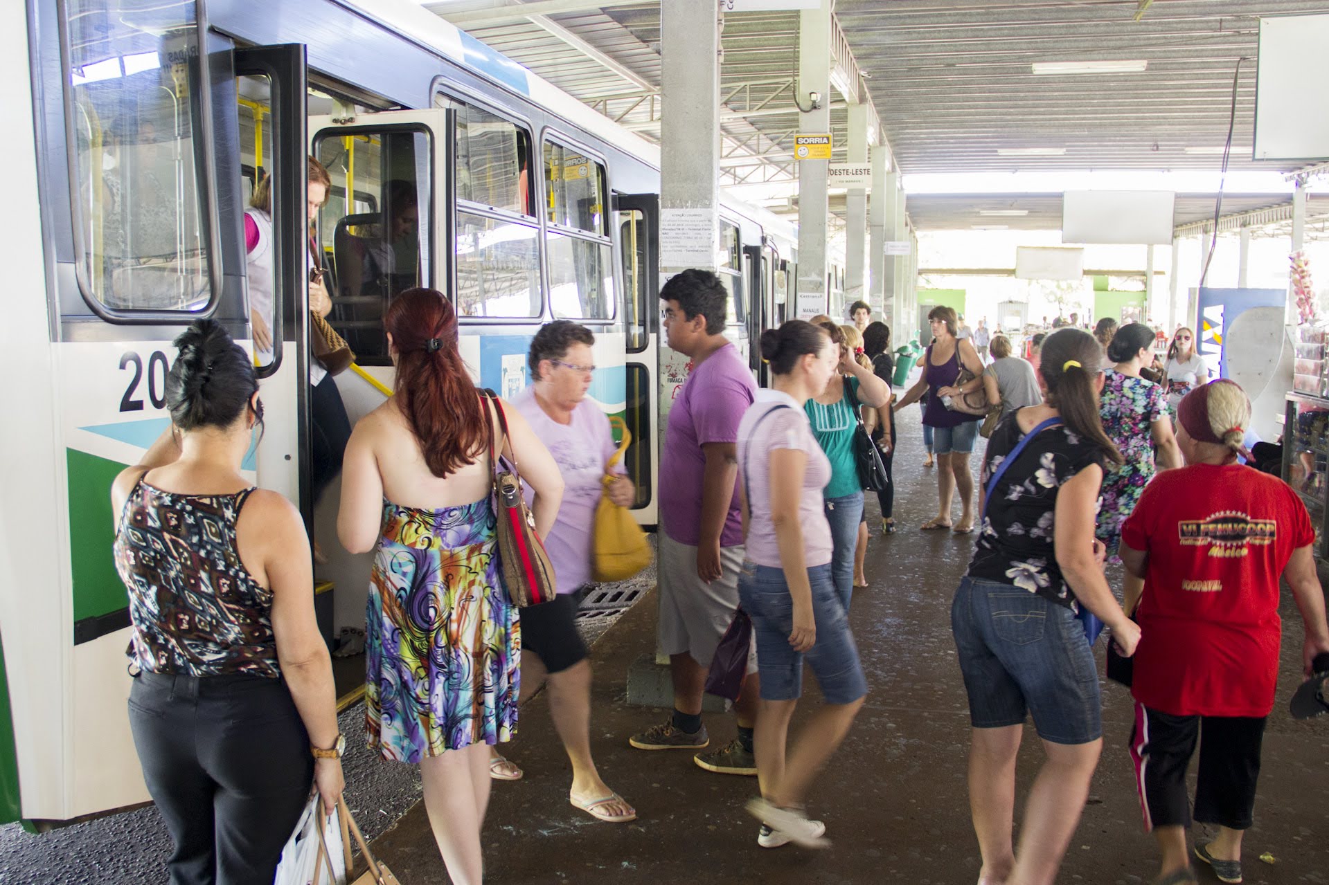Lei Institui Combate Permanente à Importunação Sexual No Transporte