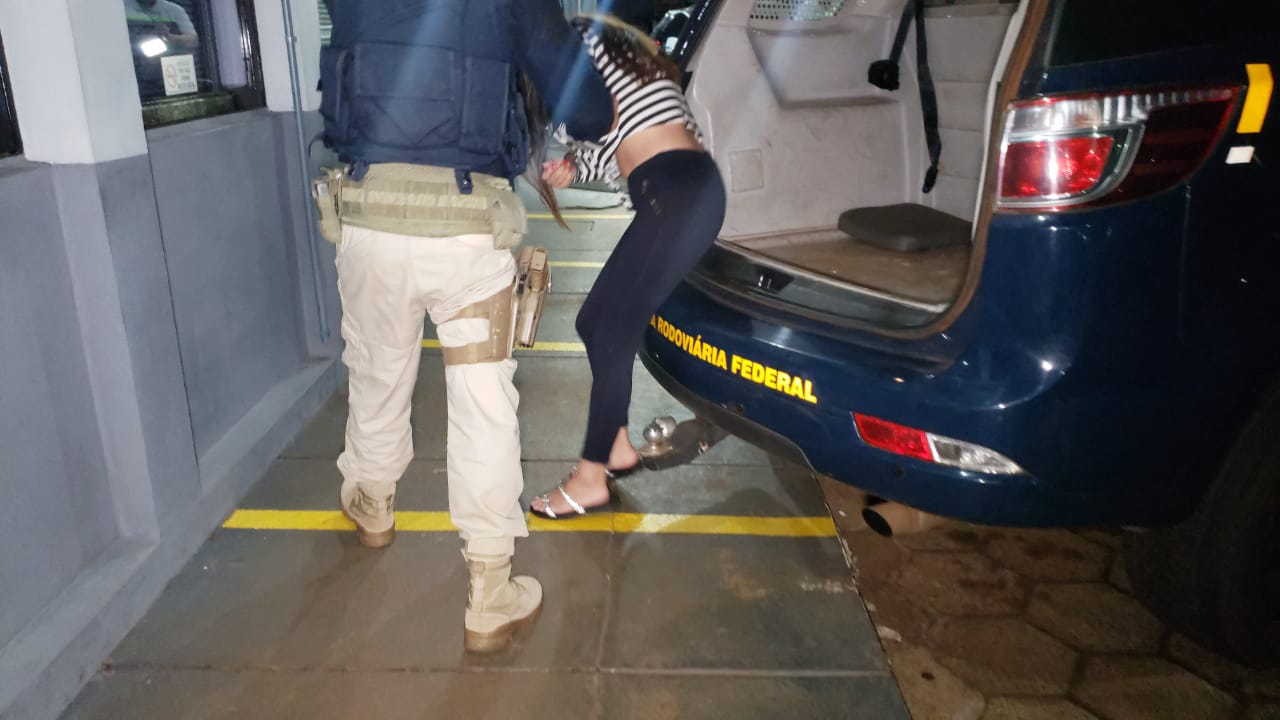 Como "presente de aniversário", jovem é detida indo para praia com maconha