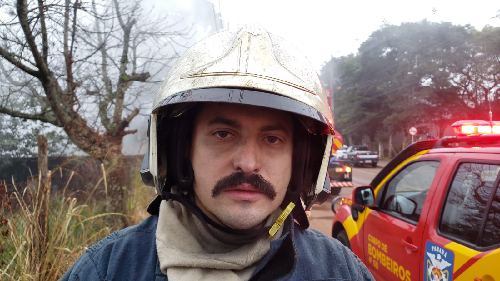 Tenente do Corpo de Bombeiros fala sobre dificuldade em acabar com incêndio em fábrica de carvão