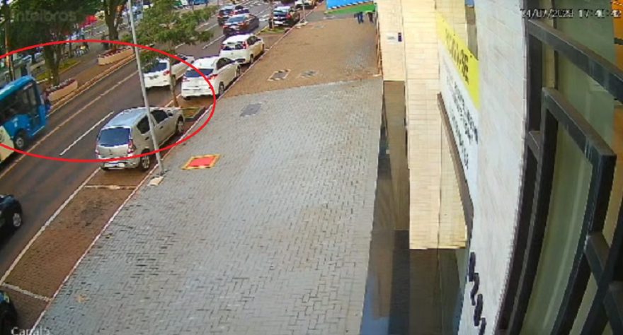 Veja o momento em que adolescente é atropelada na Avenida Brasil | CGN - O maior portal de ...