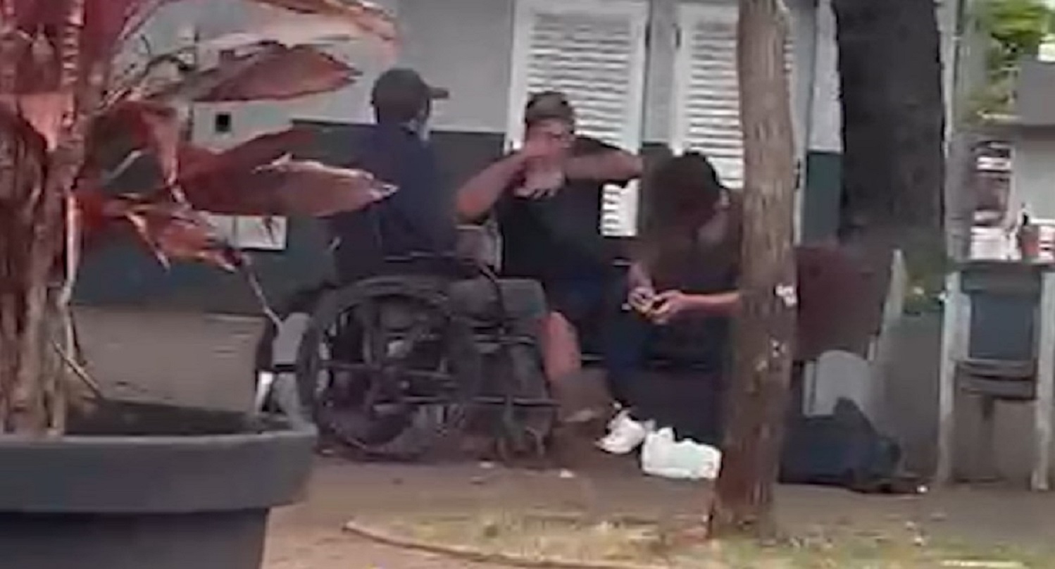 Indivíduos são flagrado cheirando cocaína em pleno calçadão de Cascavel