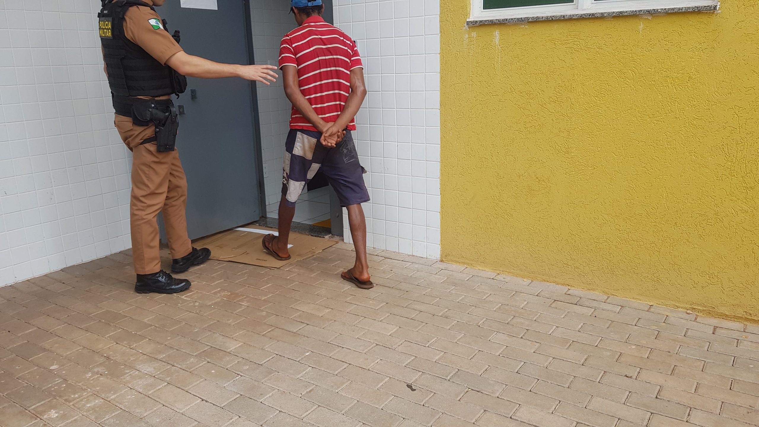 Com Mandado De Prisão Em Aberto Por Furto Homem é Preso Pela Pm Cgn