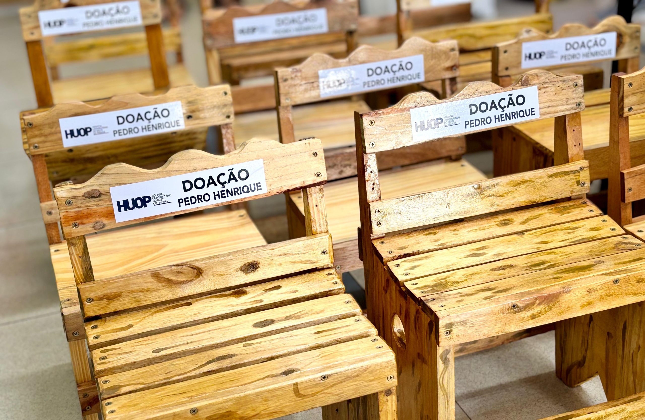 Família realiza doações de cadeiras para setor de recreação infantil do ...