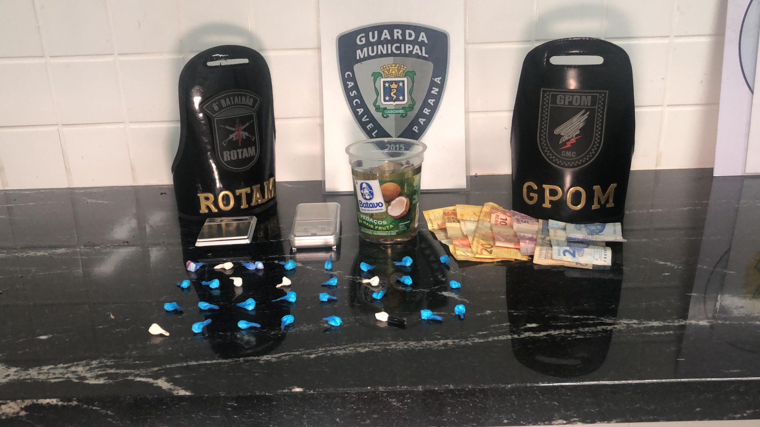 Dois São Detidos E Um Menor é Apreendido Suspeitos De Tráfico De