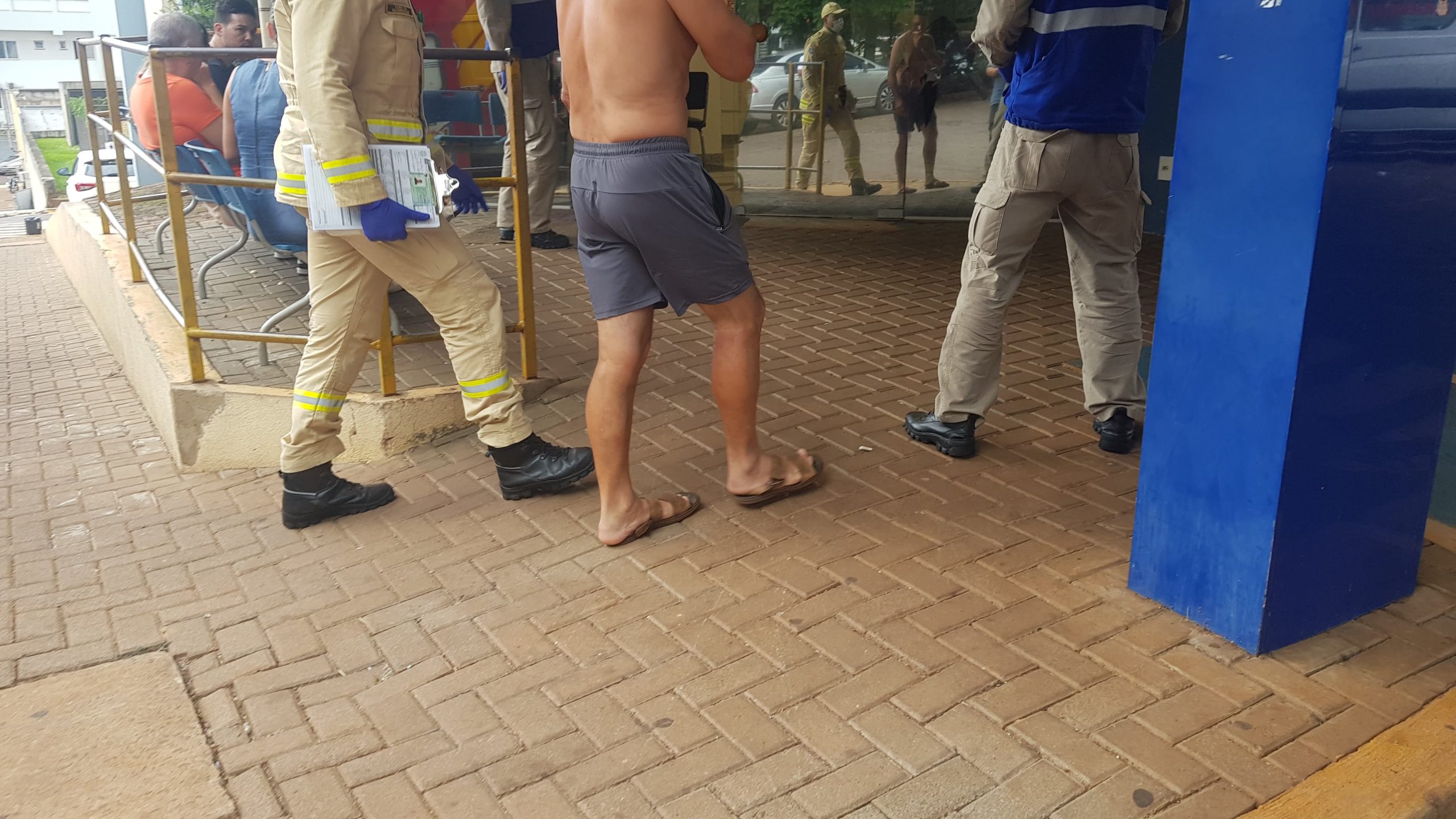 Homem sofre queimaduras de 1º e 2º graus ao queimar lixo em área rural da BR 277