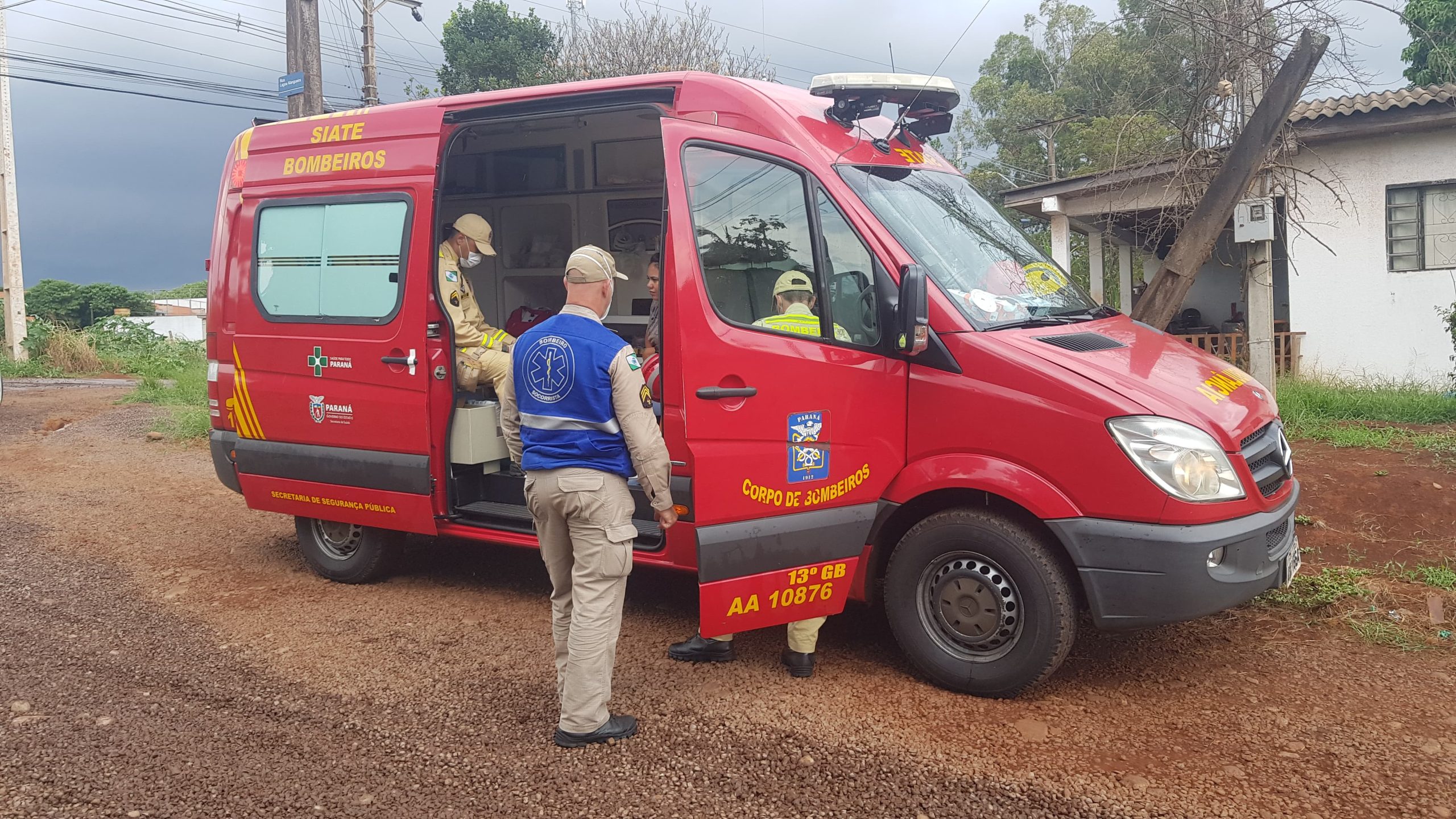 Mulher de 33 anos fica ferida em acidente com moto no Lago Azul