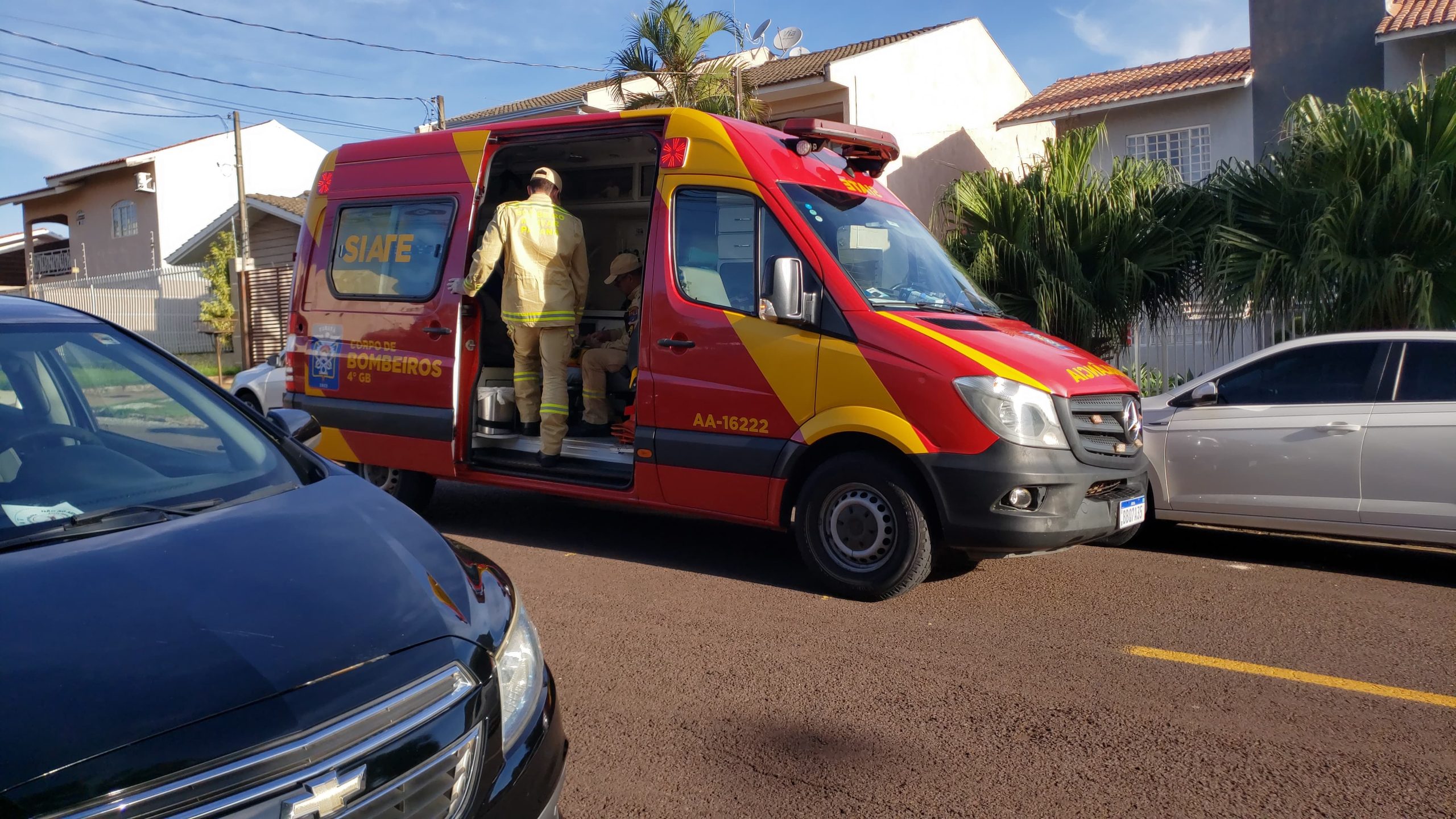 Homem Tem Suspeita De Fratura Em Clavícula Após Cair Em Casa No