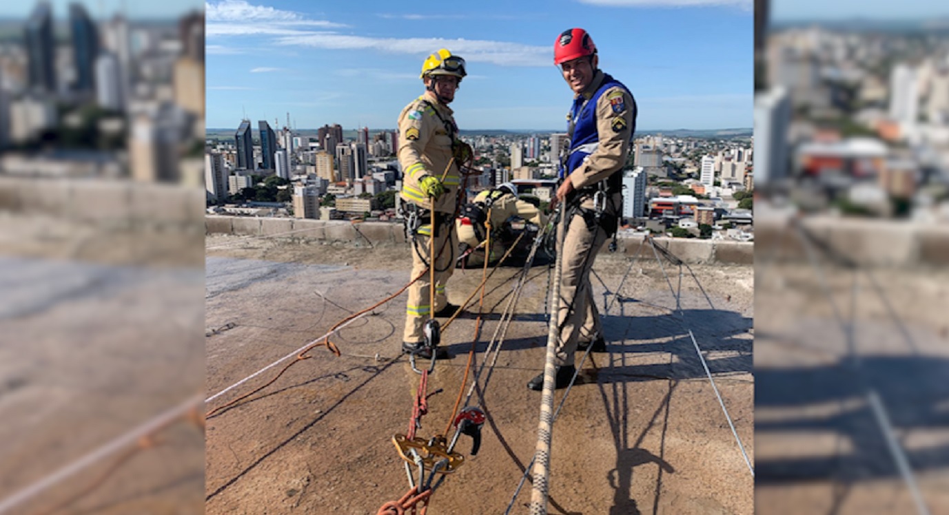 Resgate em altura: Veja como foi o trabalho do Corpo de Bombeiros