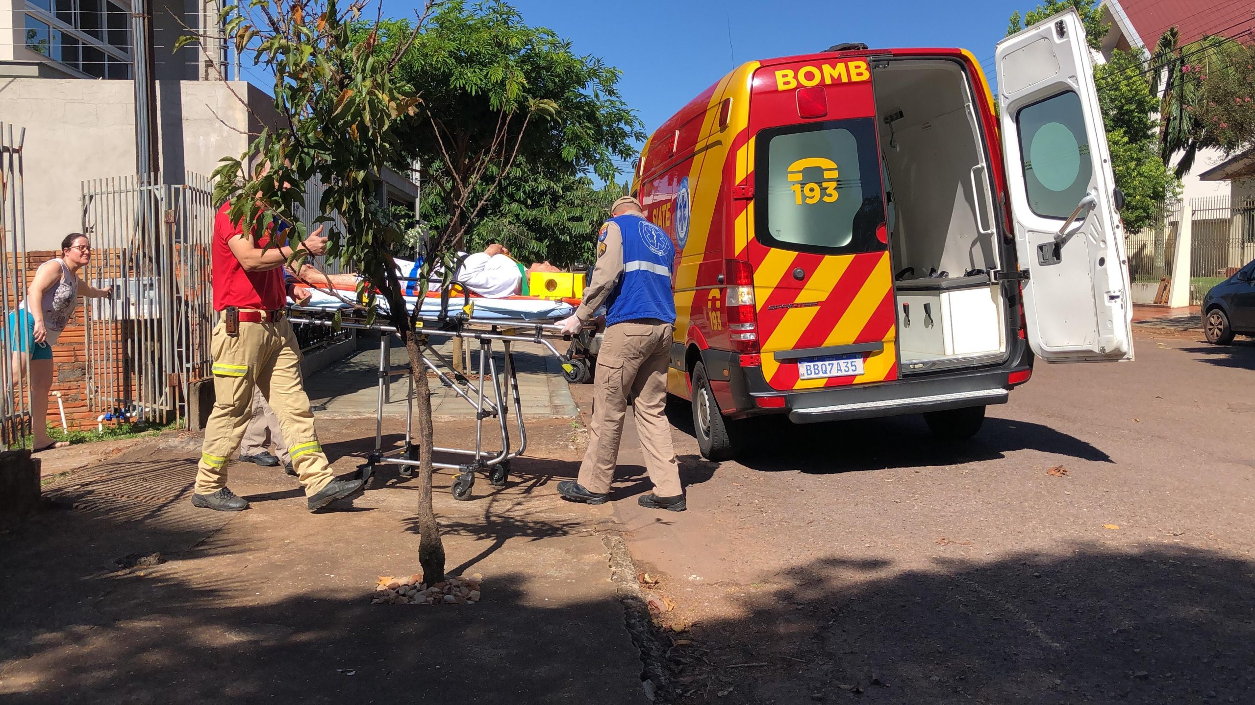 Mulher de 72 anos é socorrida no Maria Luiza após sofrer queda de mesmo ... Mulher de 72 anos é socorrida no Maria Luiza após sofrer queda de mesmo ...