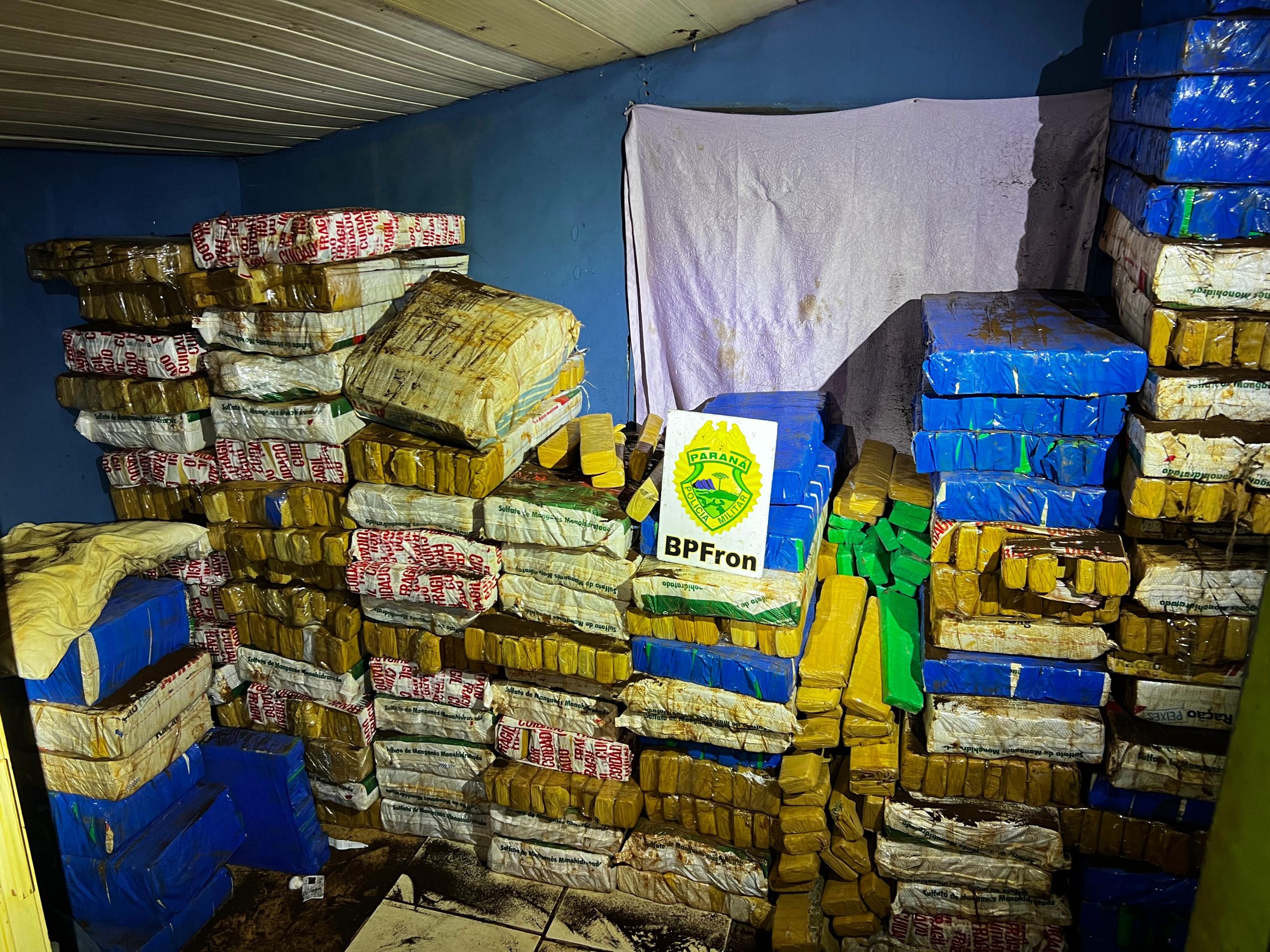 BPFron apreende aproximadamente duas toneladas de maconha; droga é ...
