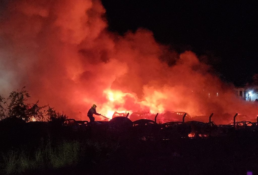 Grande incêndio destrói centenas de veículos no pátio do Detran | CGN - O maior portal de ...
