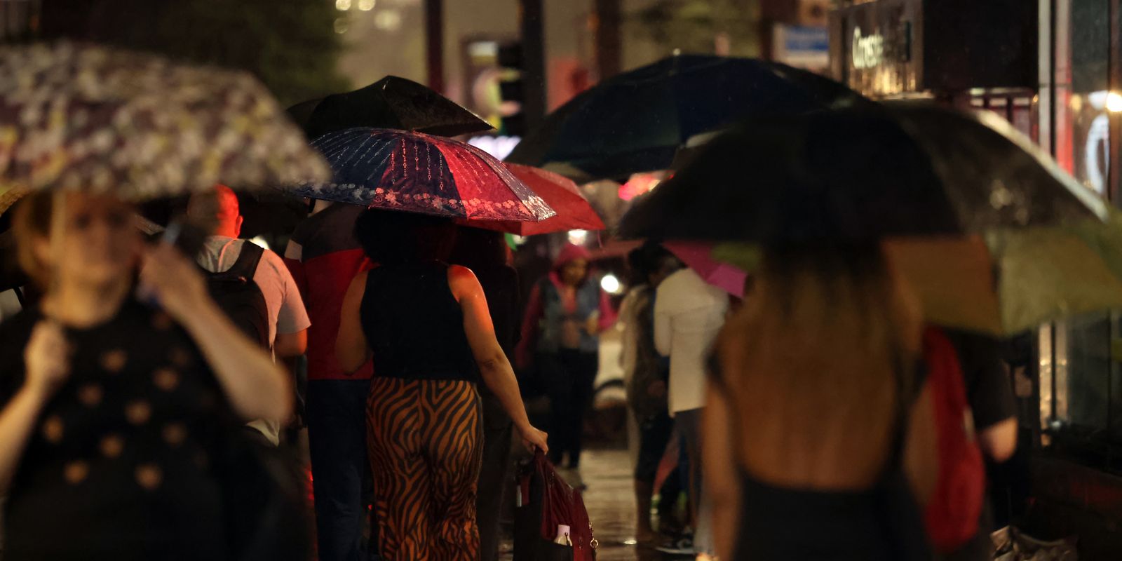 Inmet emite alerta laranja para chuva e vento forte em SP, RJ e ES