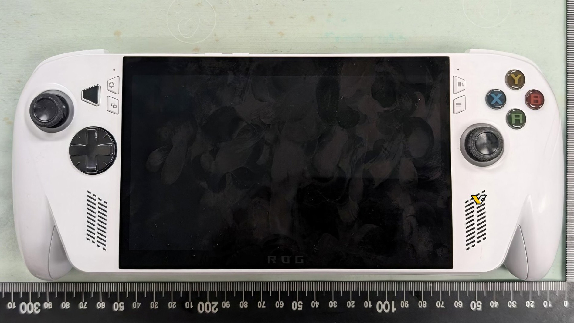 Vazamento revela imagens e detalhes do possível "Xbox portátil ...