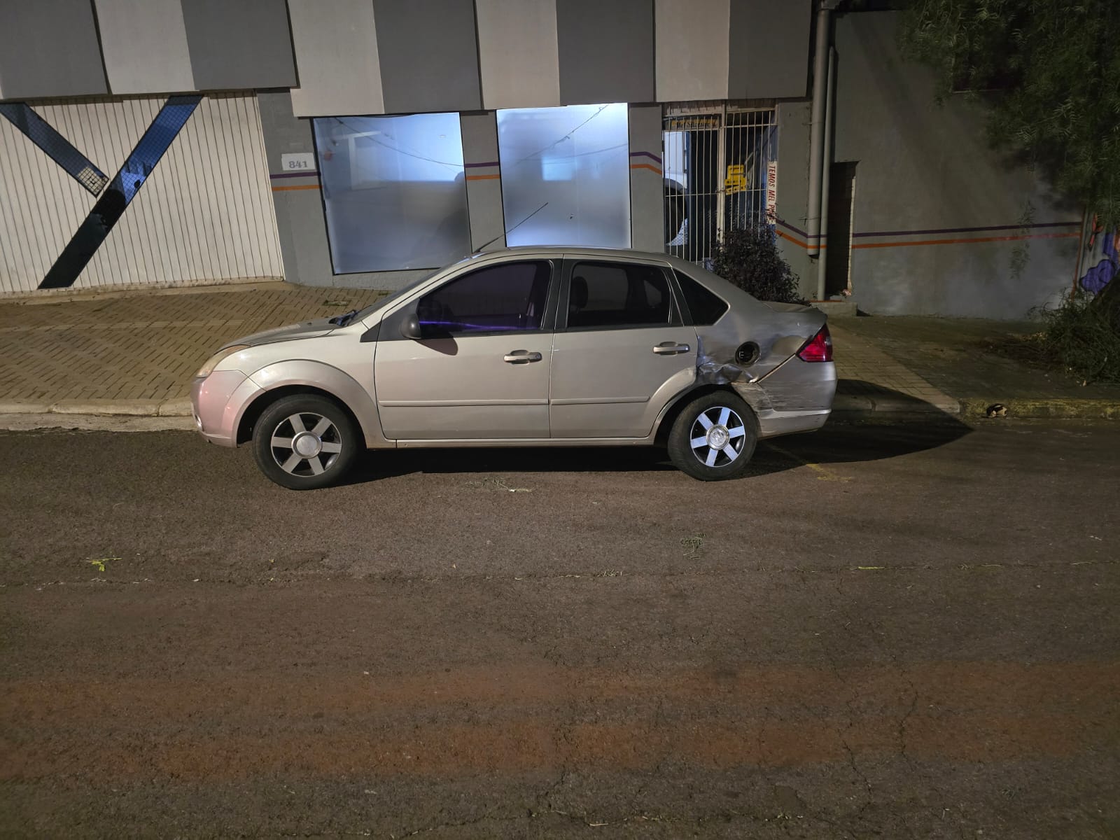 Motorista do Fiesta que bateu contra Volvo não tinha CNH, segundo a PM