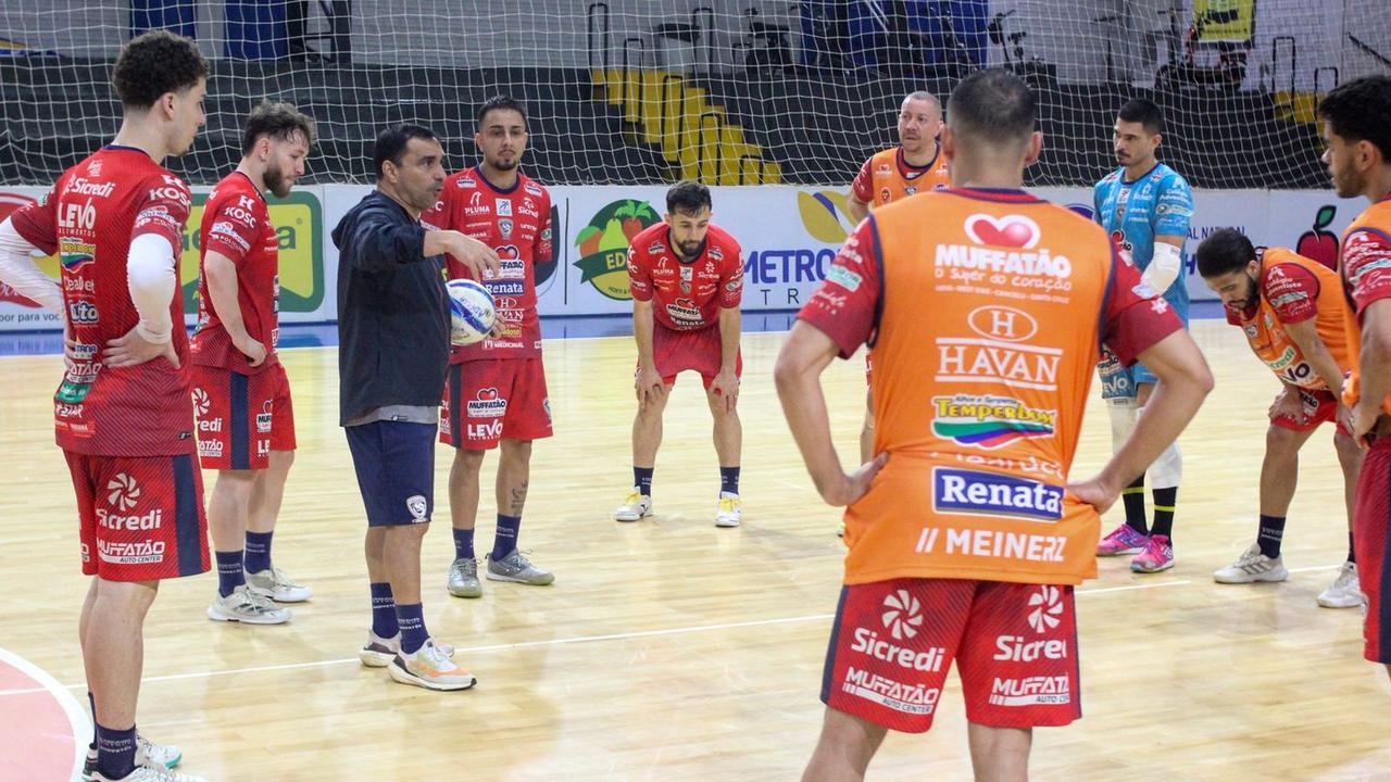 Cascavel encara líder Magnus em duelo decisivo pela Liga Nacional de Futsal