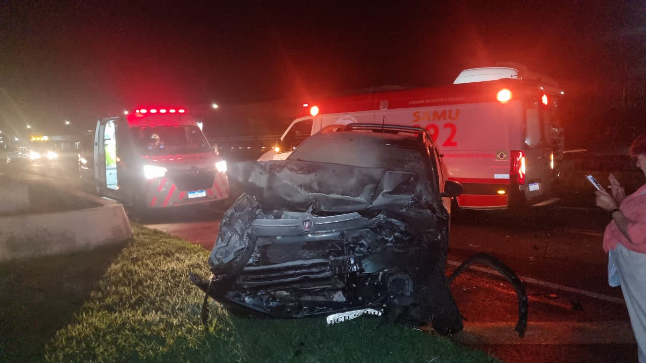 Fiat Toro e carreta se envolvem em forte batida na BR-277 em Santa ...