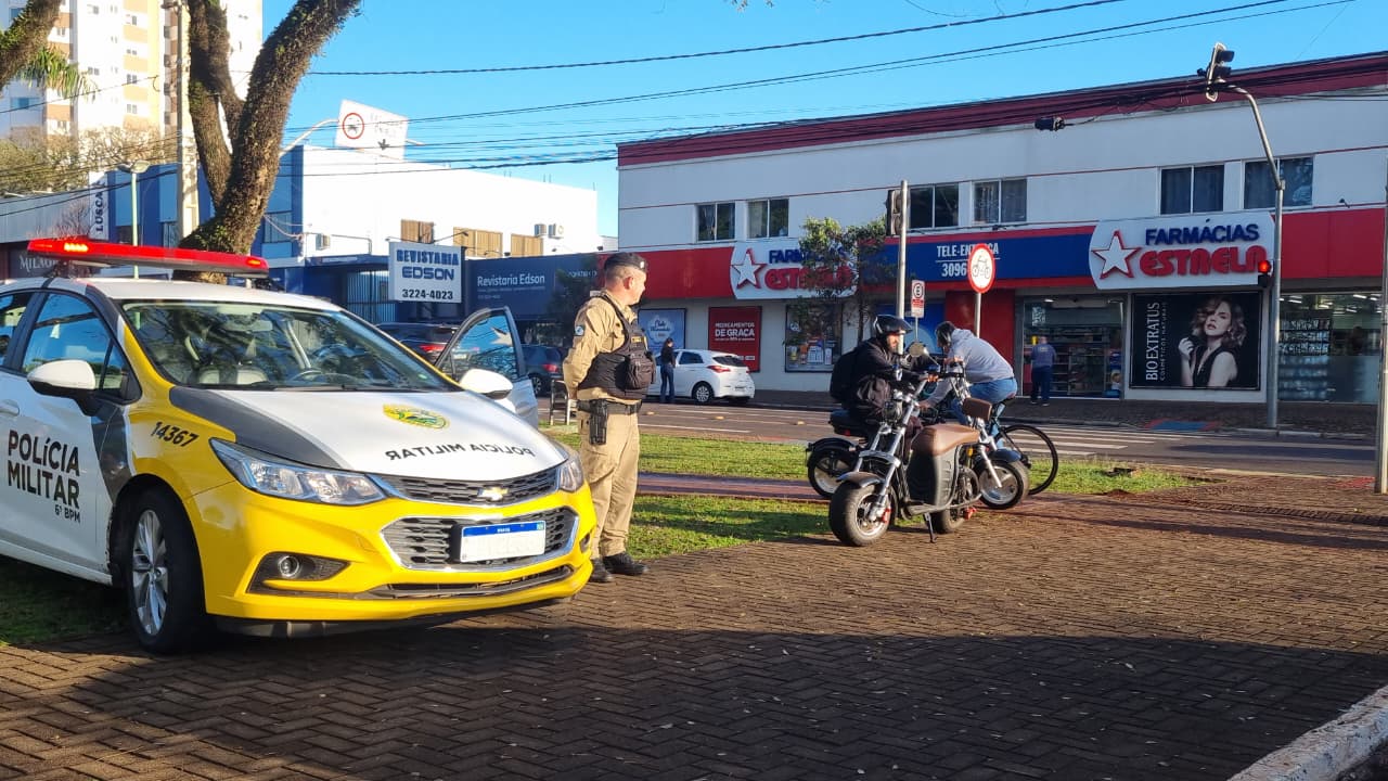 Jovem sofre queda com veículo elétrico no Centro de Cascavel