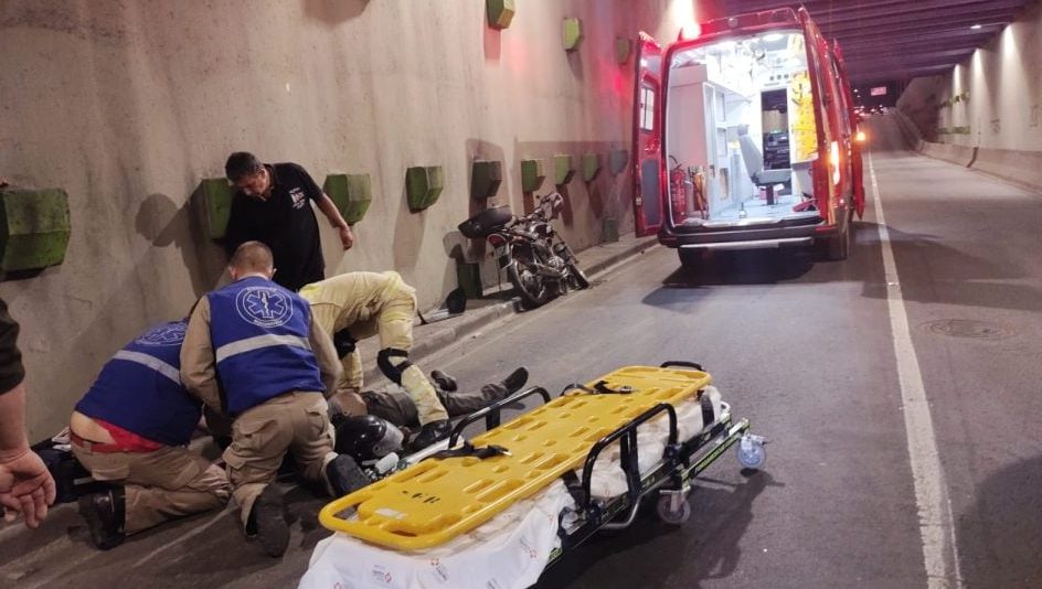 Motociclista perde visão e luta pela vida após forte colisão contra ...