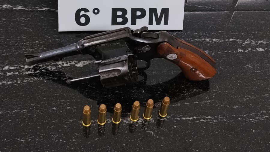 Jovem é preso com revólver calibre .38 durante abordagem policial