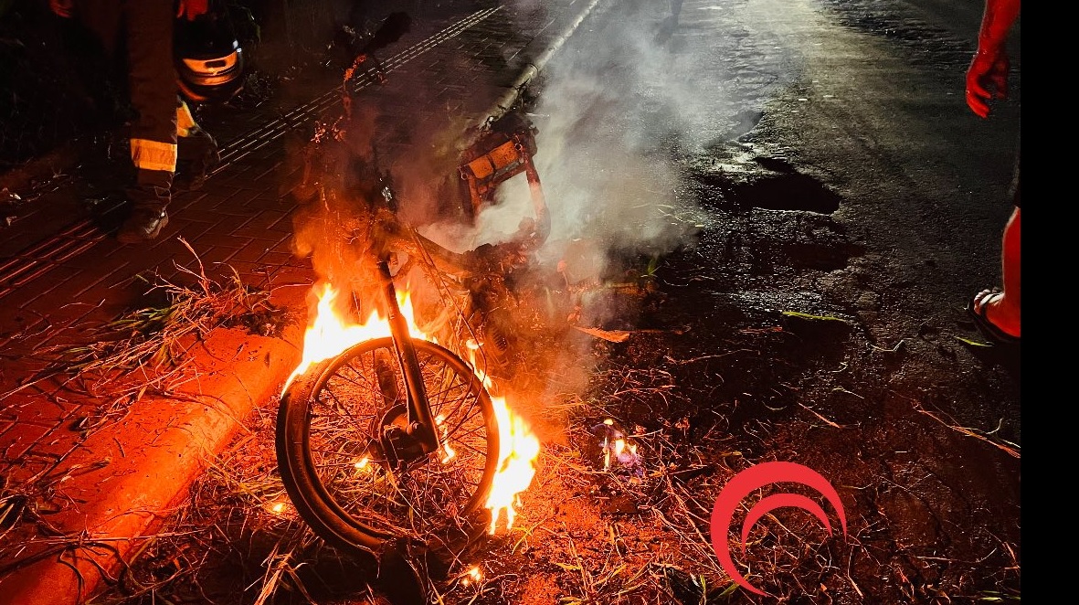 Motocicleta pega fogo durante trajeto e trabalhador sofre perda total ...