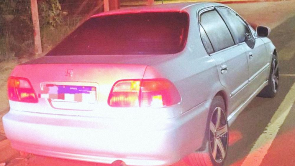 Carro com sinais de arrombamento é recolhido pela PM no Bairro ...