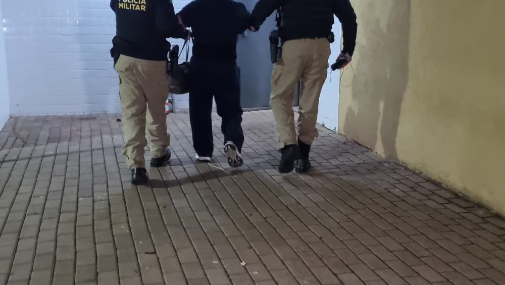 Mulher de 45 anos é levada à delegacia após acidente na Avenida Brasil ...